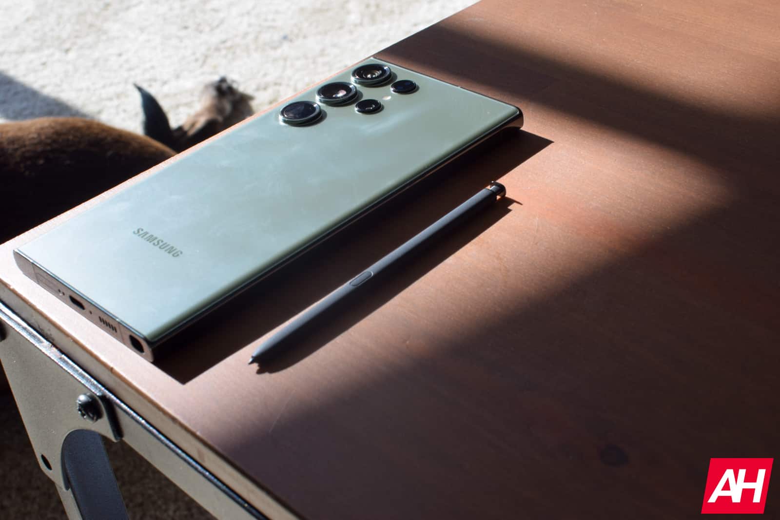 Det er trygt å sette inn S Pen på Galaxy S23 Ultra baklengs - All Things IT